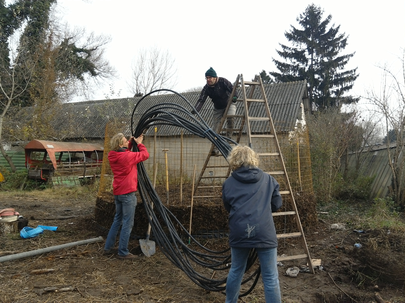 Biomeiler zur Glashausbeheizung für Wintergemüse | LoBauer:innen